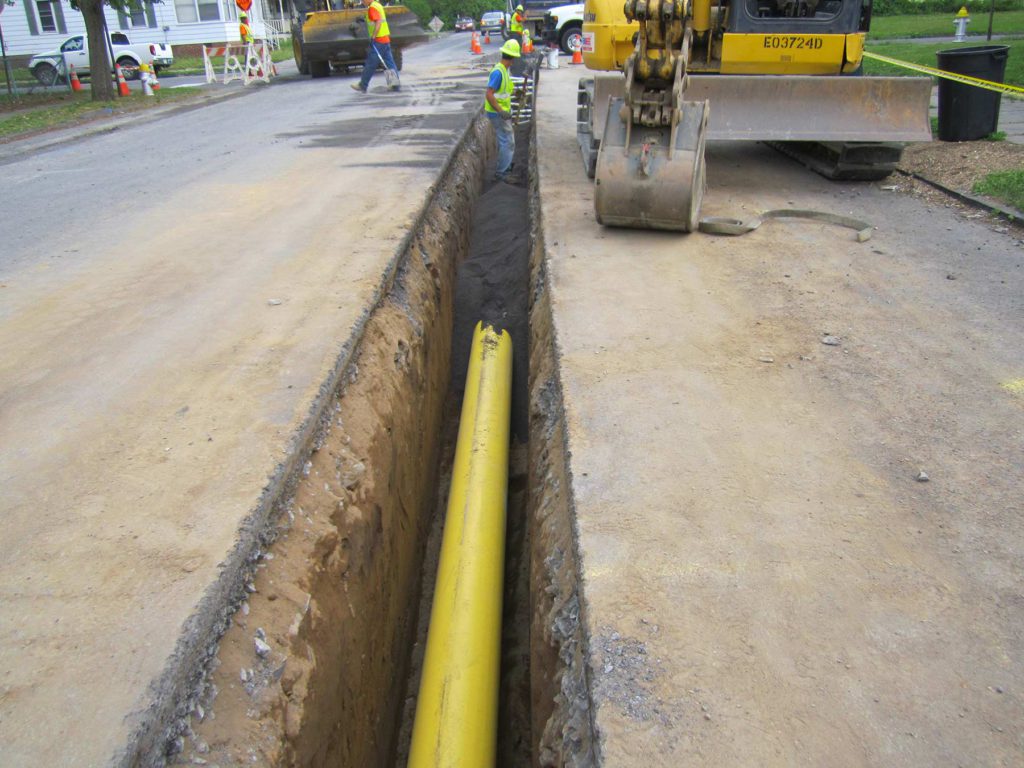Installing-a-12-inch-plastic-gas-main- | Wagnertech
